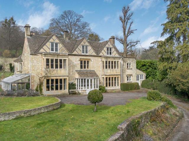 6 bedroom detached house for sale