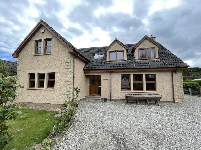 6 bedroom detached house for sale