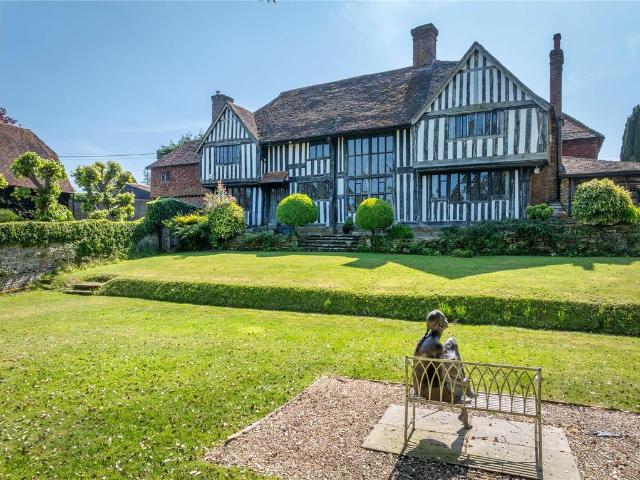 6 bedroom detached house for sale