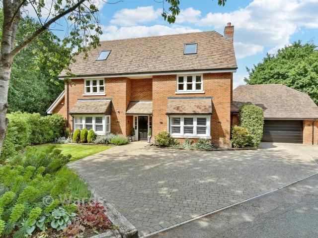 6 bedroom detached house for sale