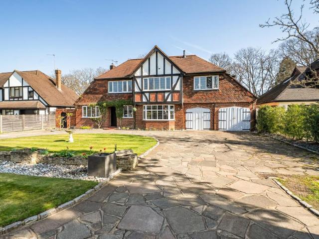 6 bedroom detached house for sale