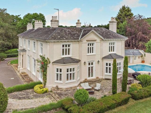 6 bedroom detached house for sale