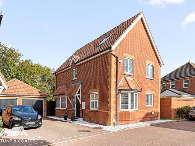 6 bedroom detached house for sale