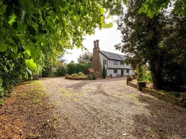 6 bedroom detached house for sale
