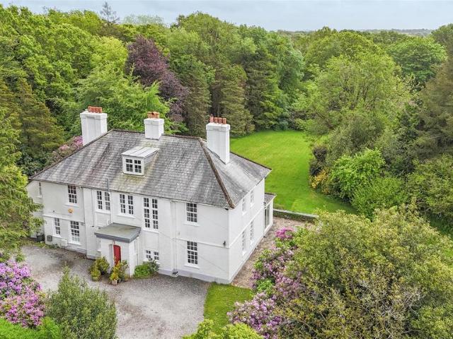 6 bedroom detached house for sale