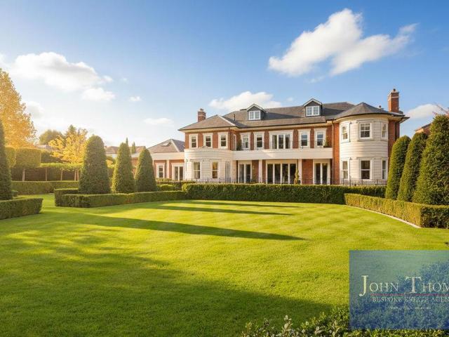 6 bedroom detached house for sale