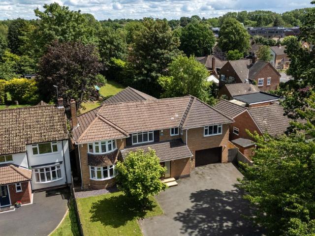 6 bedroom detached house for sale