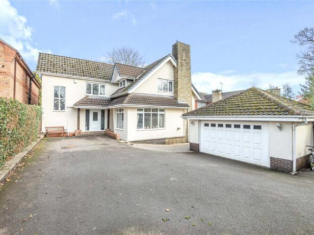 6 bedroom detached house for sale