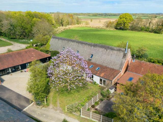 6 bedroom detached house for sale
