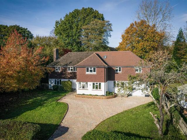 6 bedroom detached house for sale