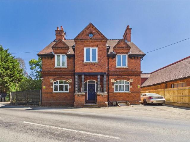 6 bedroom detached house for sale