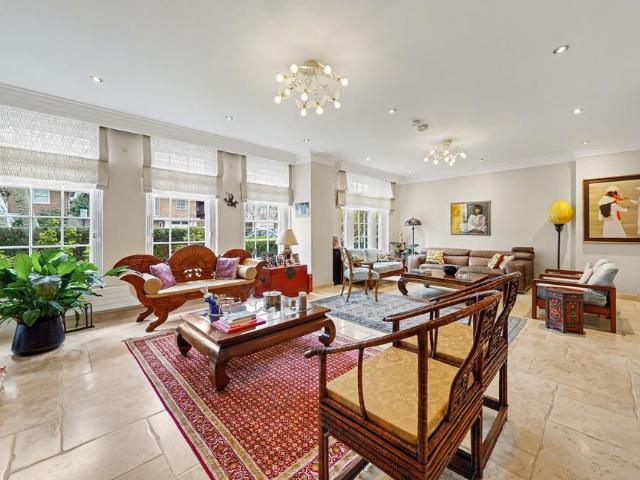 6 bedroom detached house for sale