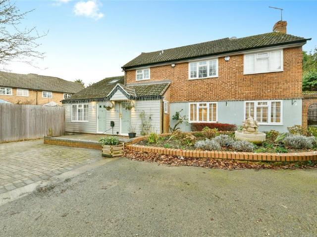 6 bedroom detached house for sale