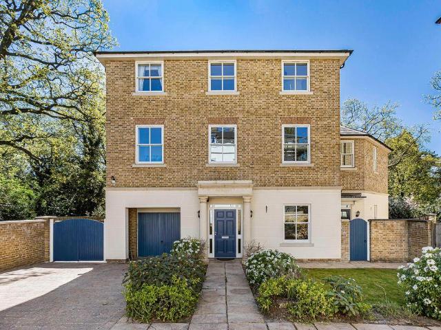 6 bedroom detached house for sale