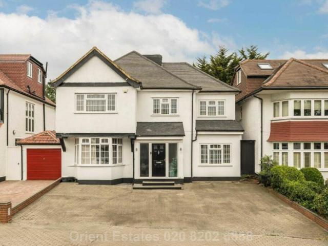 6 bedroom detached house for sale