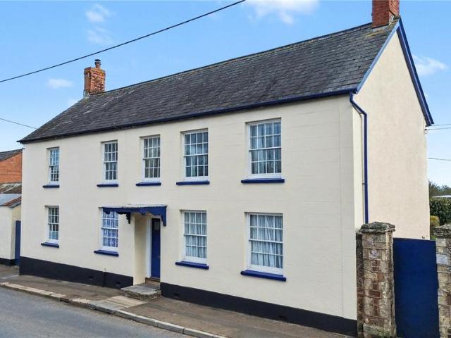 6 bedroom detached house for sale