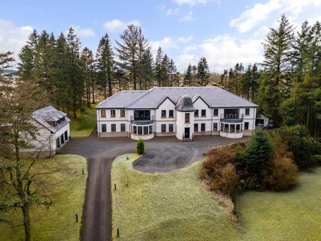 6 bedroom detached house for sale