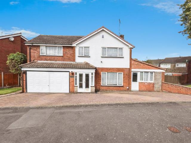6 bedroom detached house for sale