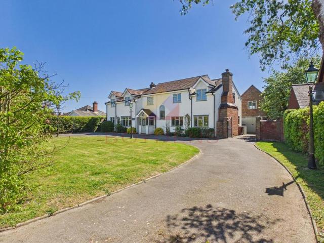 6 bedroom detached house for sale