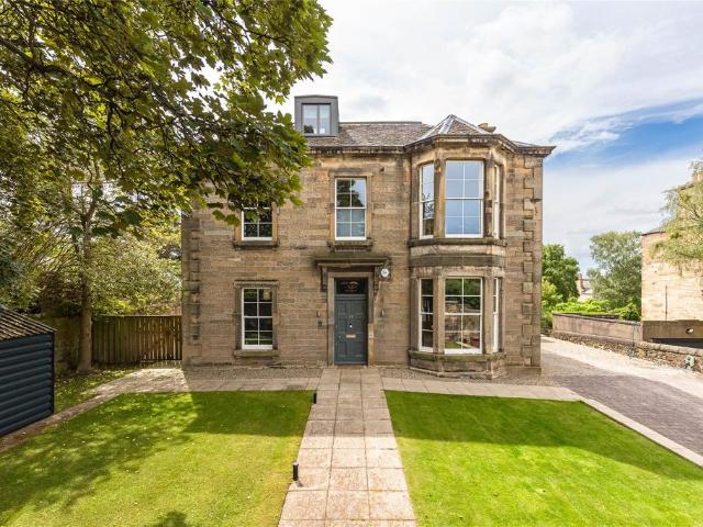 6 bedroom detached house for sale