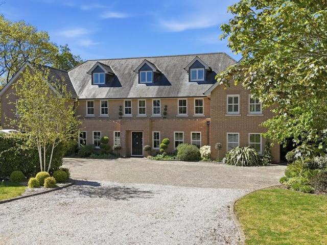 6 bedroom detached house for sale