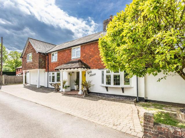 6 bedroom detached house for sale