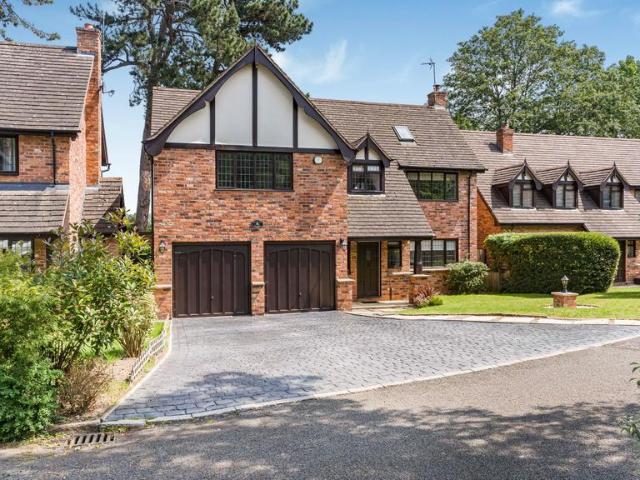6 bedroom detached house for sale