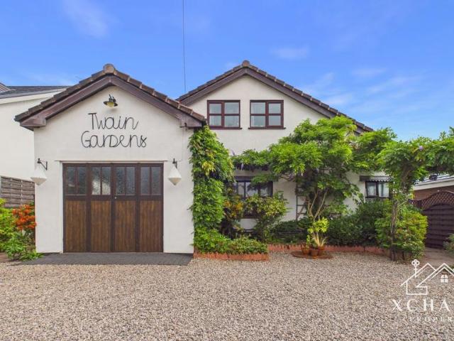 6 bedroom detached house for sale