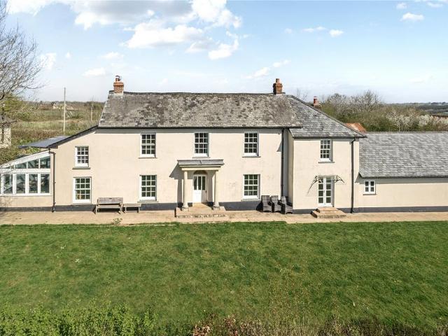 6 bedroom detached house for sale