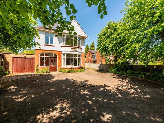 6 bedroom detached house for sale