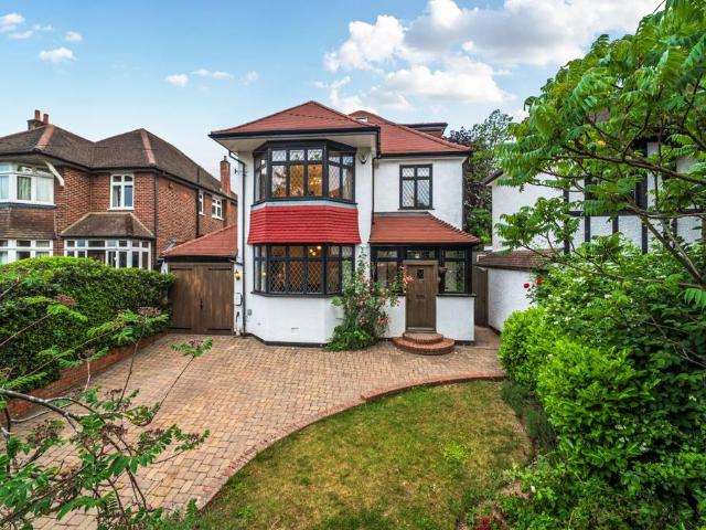 6 bedroom detached house for sale