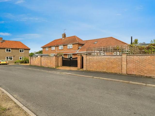 6 bedroom semi detached house for sale
