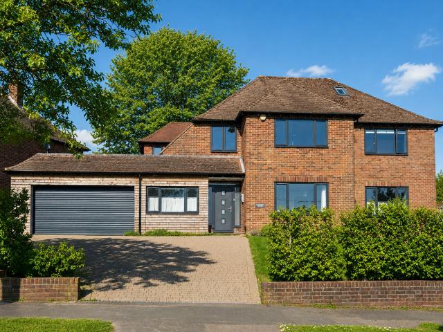 6 bedroom detached house for sale