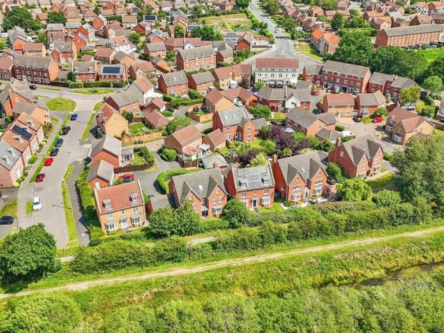 6 bedroom detached house for sale