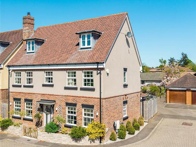 6 bedroom detached house for sale