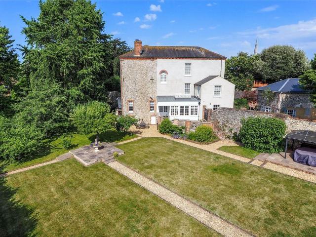 6 bedroom detached house for sale