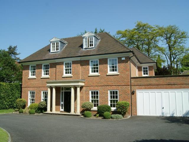 6 bedroom detached house for sale