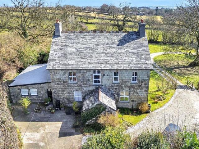 6 bedroom detached house for sale