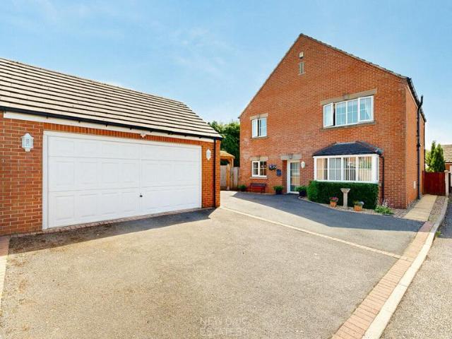 6 bedroom detached house for sale