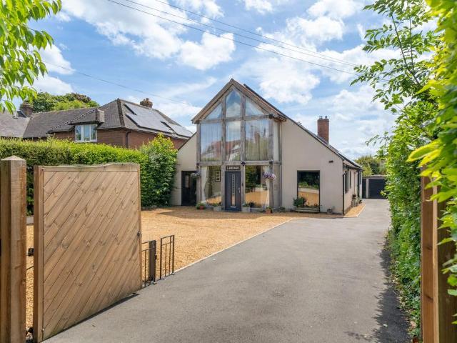 6 bedroom detached house for sale