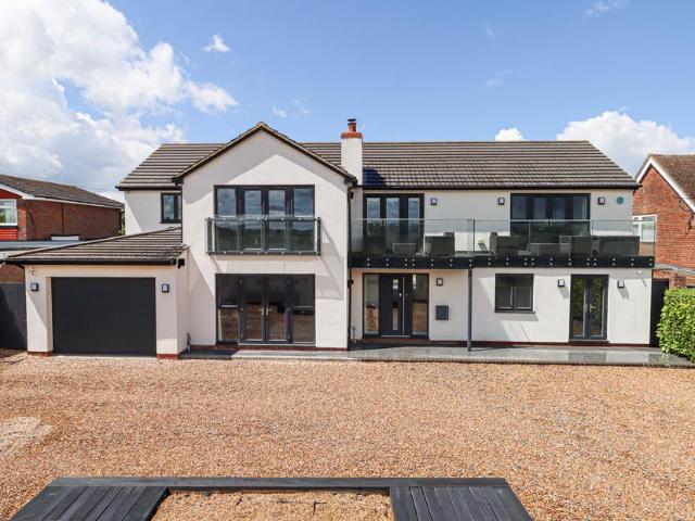 6 bedroom detached house for sale