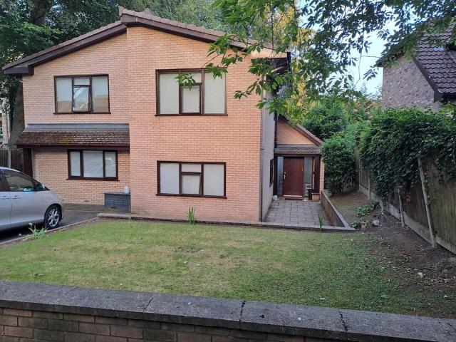 6 bedroom detached house for sale