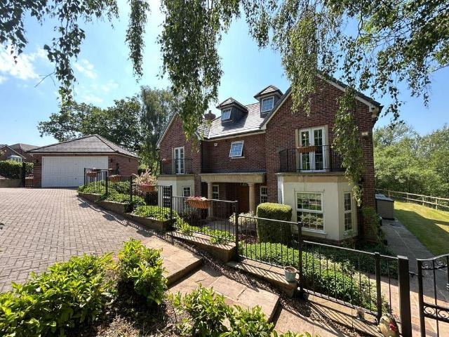 6 bedroom detached house for sale