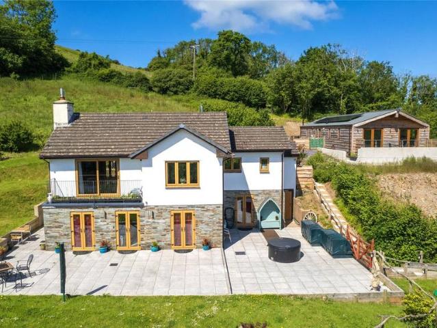 6 bedroom detached house for sale