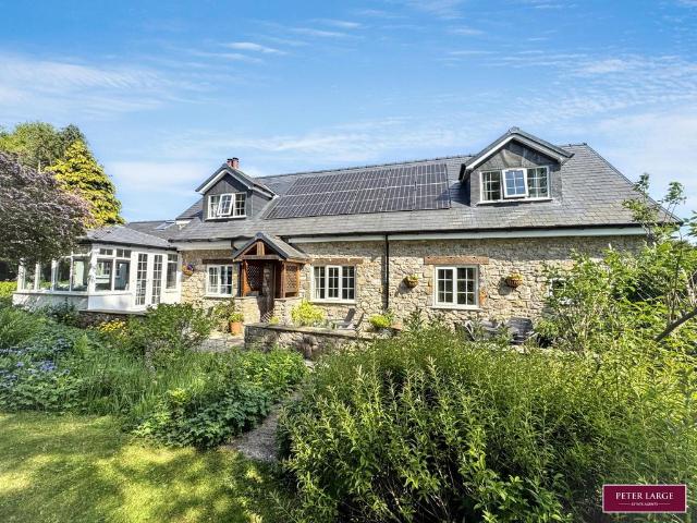 6 bedroom detached house for sale