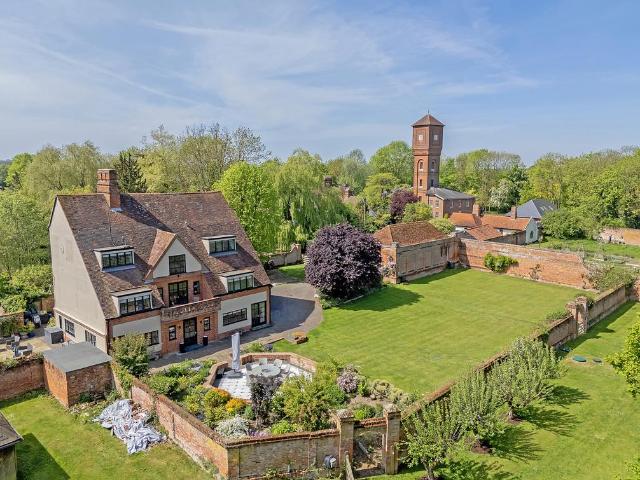 6 bedroom detached house for sale