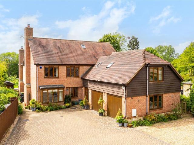 6 bedroom detached house for sale