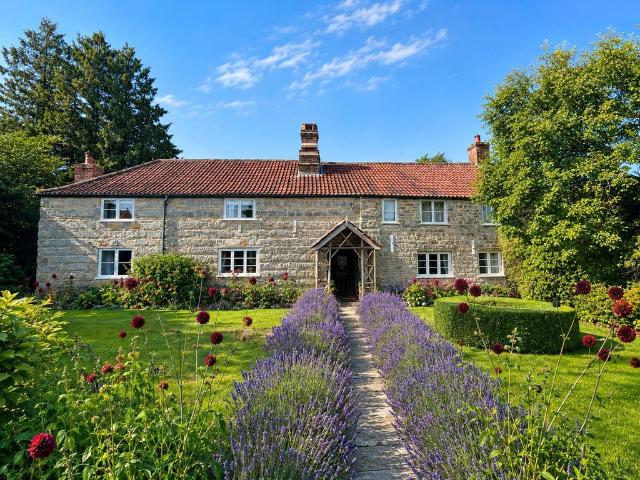 6 bedroom detached house for sale