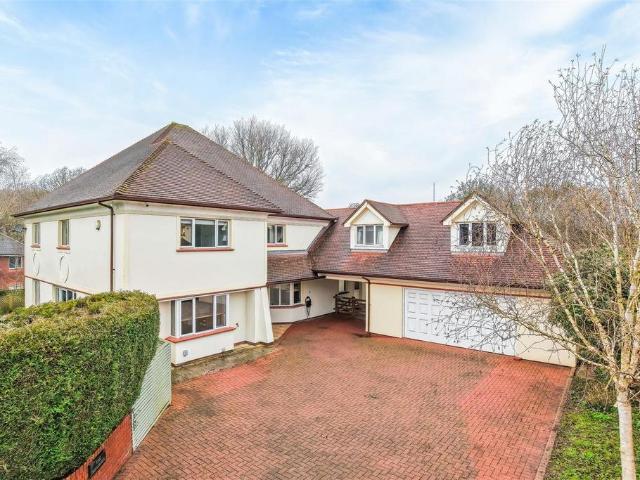 6 bedroom detached house for sale