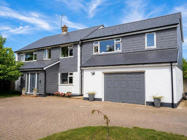 6 bedroom detached house for sale